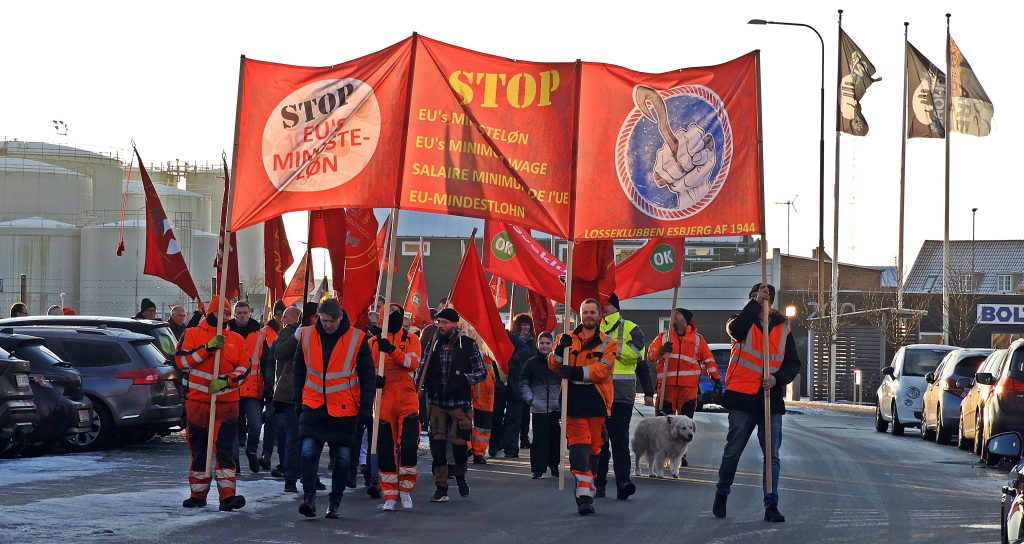Optog med røde faner gennem Esbjerg i protest mod EU-mindsteløn og for ...