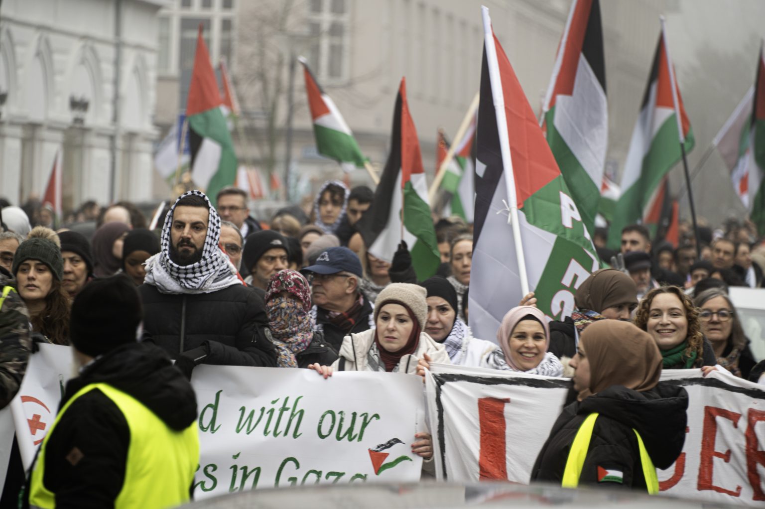 Demonstrationer i 12 byer i Danmark kræver våbenhvile og nødhjælp til Gaza