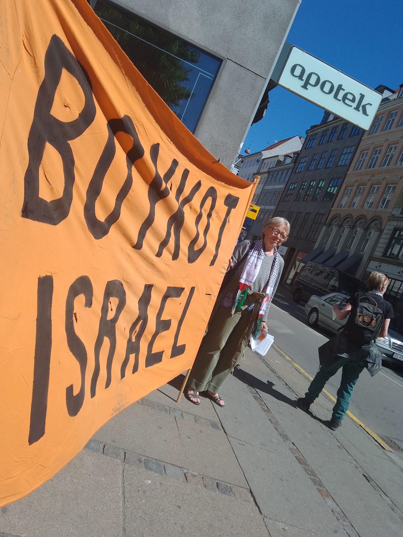 På Boykot Israel-rundtur til apoteker i midten af København